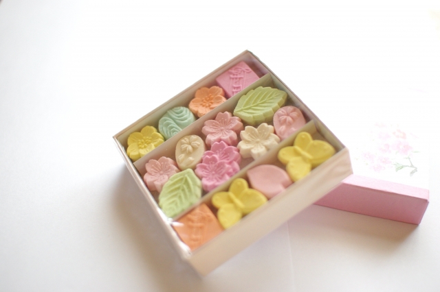 Perfect Guide of How to Give Omiyage: For Workplace, Host Family ...